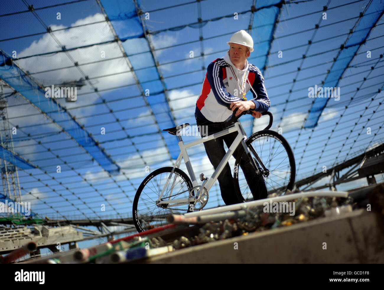 Olympics - Ed Clancy Visits the Olympic Velodrome - London Stock Photo ...