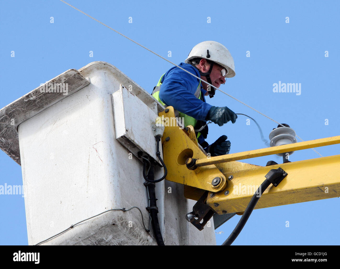 Northern Ireland Electricty (NIE) repair snow damaged lines in Cargan ...