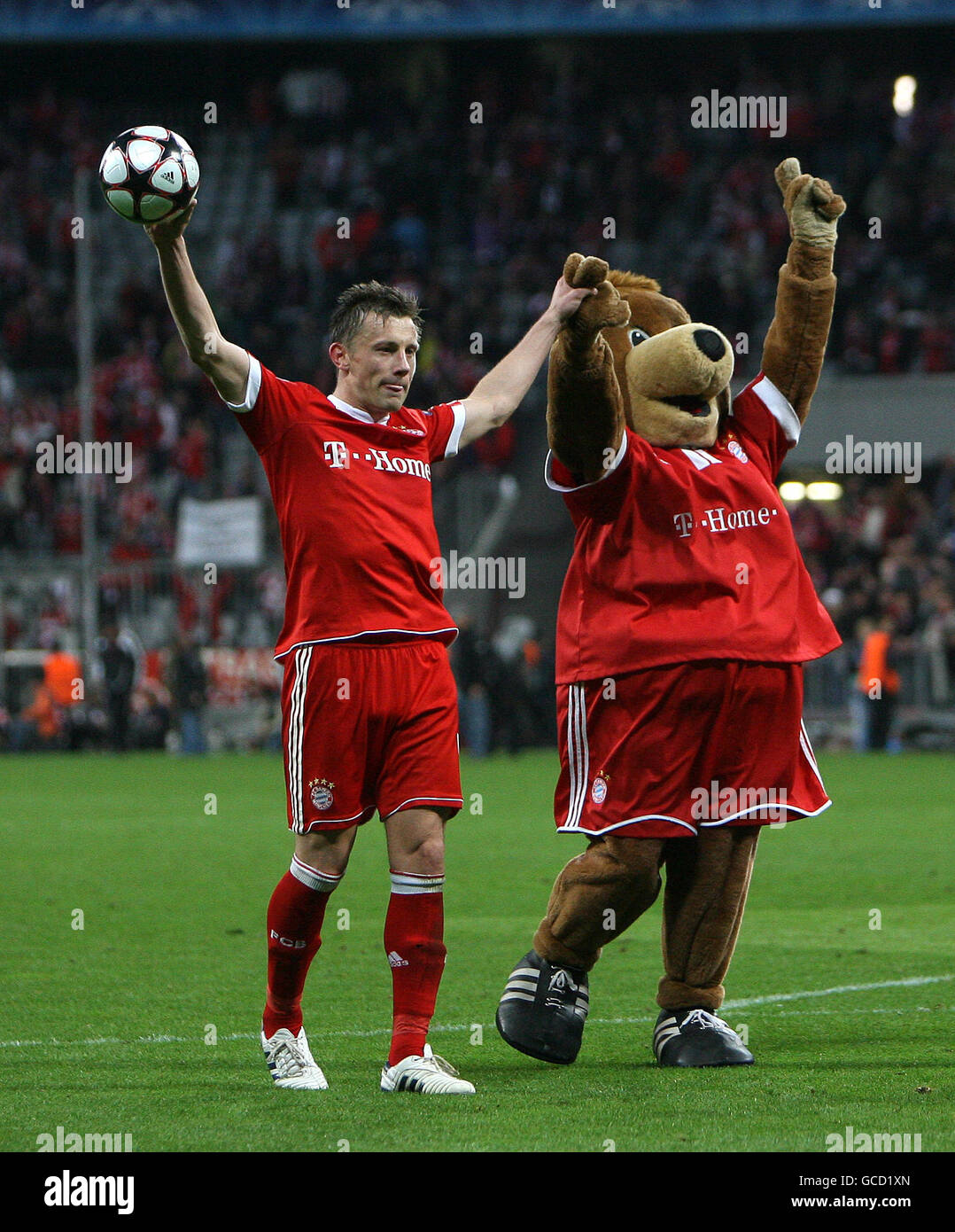 Soccer - UEFA Champions League - Quarter Final - First Leg - Bayern ...