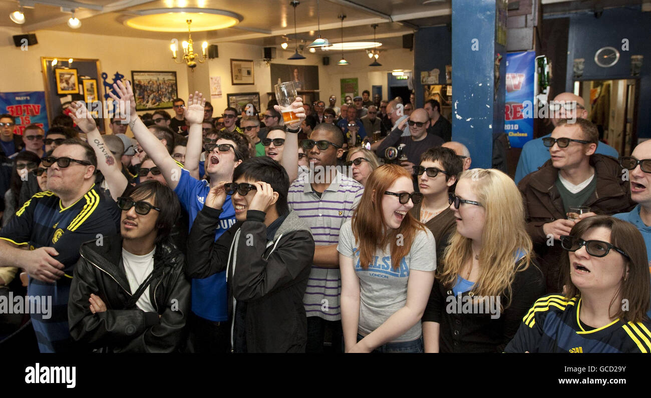 Chelsea fan pub hi-res stock photography and images - Alamy