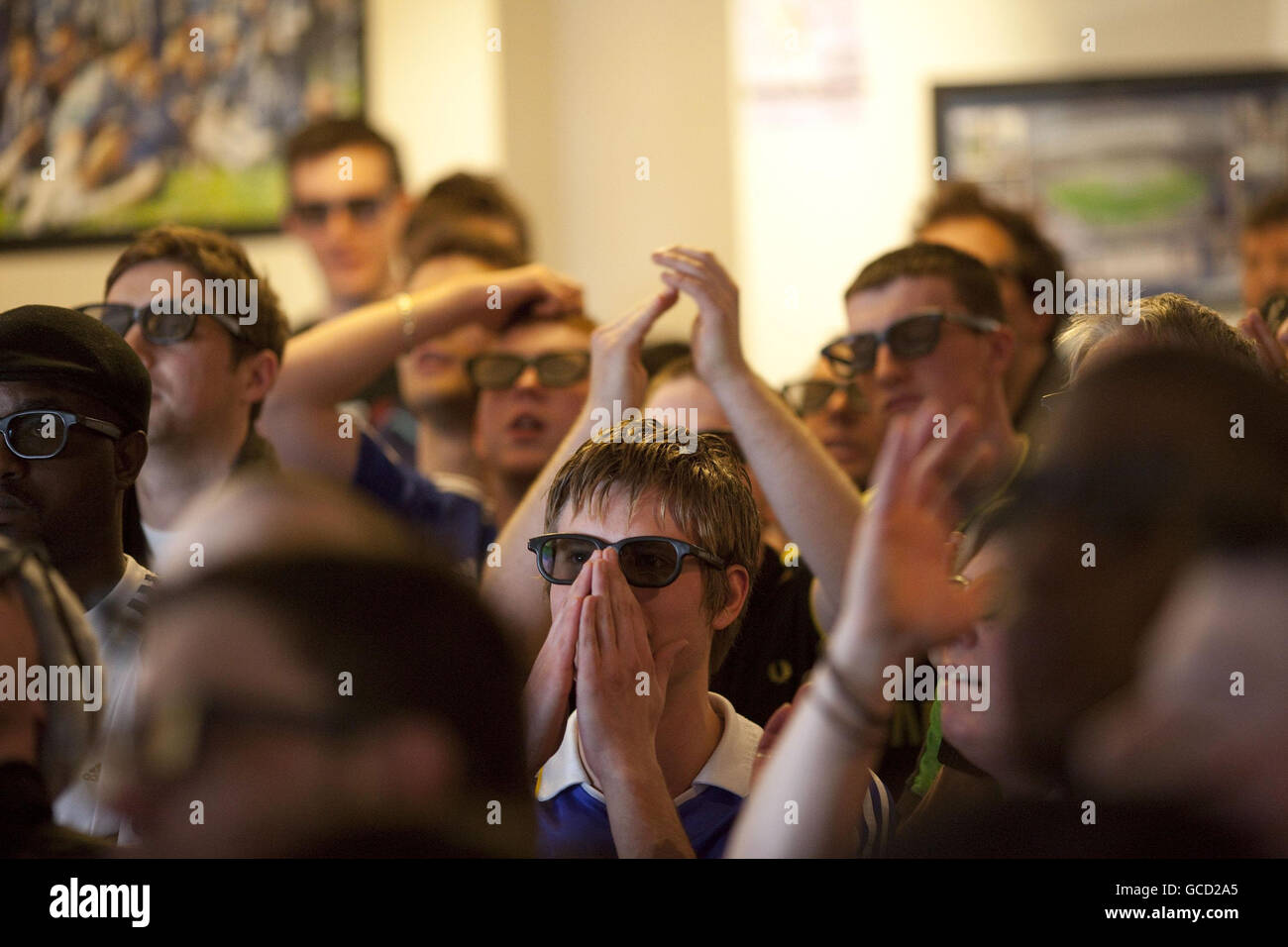 Chelsea fan pub hi-res stock photography and images - Alamy