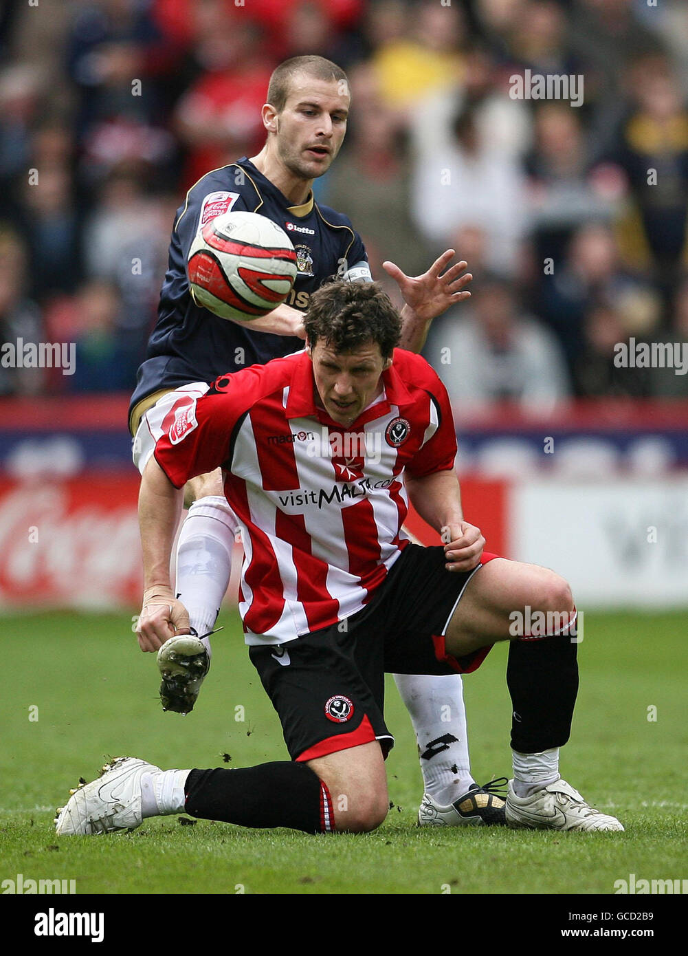 Sheffield United's Darius Henderson and Barnsley's Stephen Foster ...