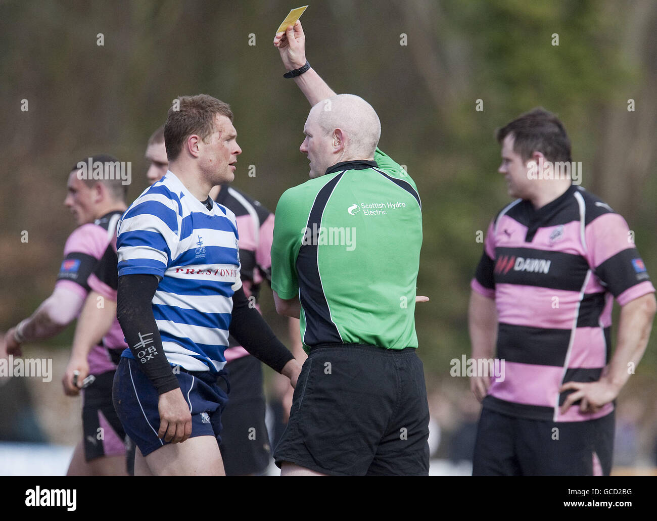 Referee Neil Paterson sends Mark Teague to the sin bin during the ...