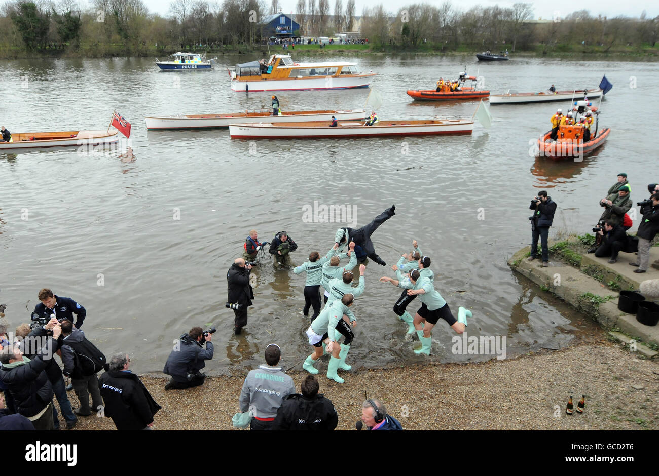 Oxford cambridge boat race 2010 hi-res stock photography and images - Alamy