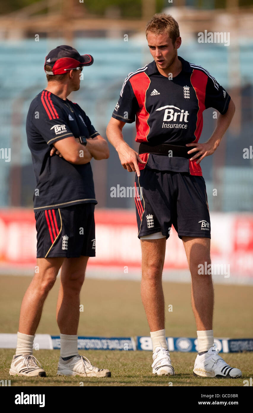 Sport cricket talking gesturing hi-res stock photography and images - Alamy