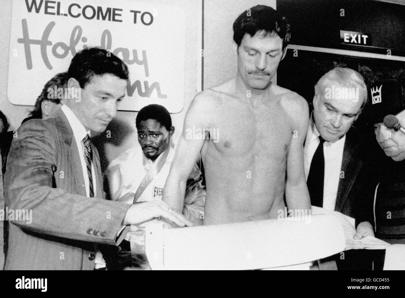 Boxing - WBC Featherweight Title - Pat Cowdell v Azumah Nelson - NEC ...