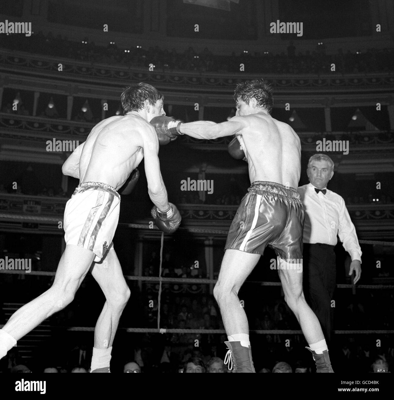 Boxing - BBBofC British Featherweight Title - Pat Cowdell v Jimmy Flint ...