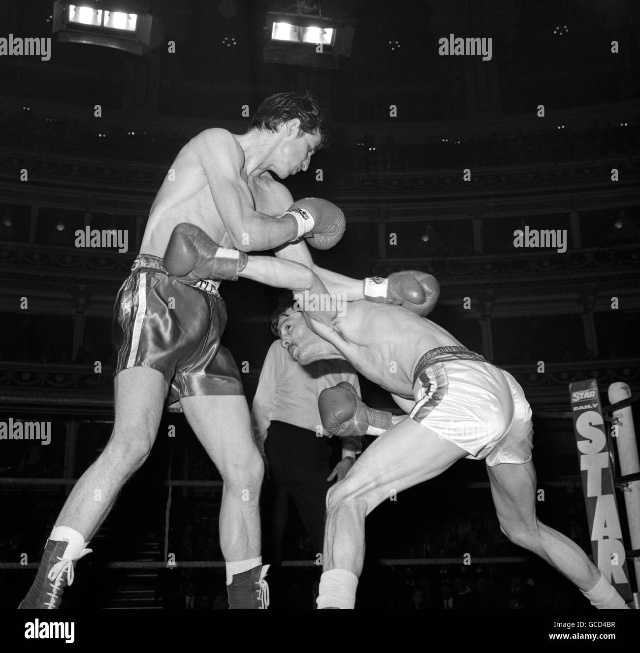 Pat cowdell v jimmy flint Black and White Stock Photos & Images - Alamy