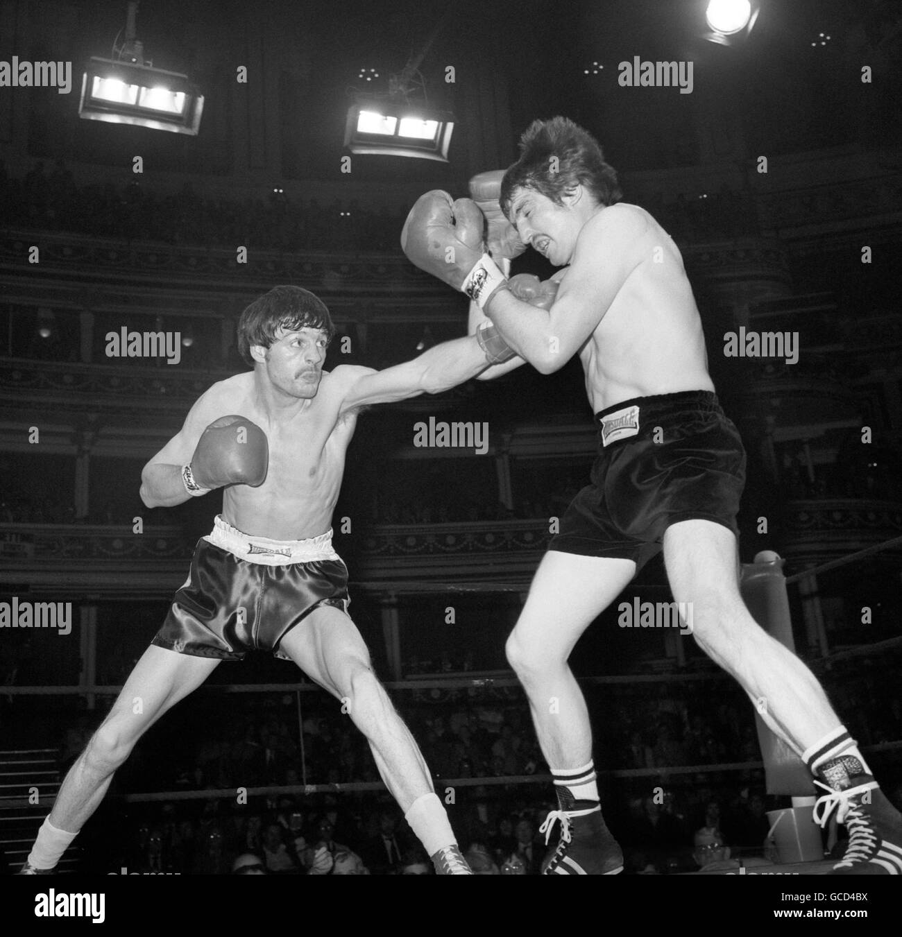 Boxing - BBBofC British Featherweight Title - Pat Cowdell v Dave ...