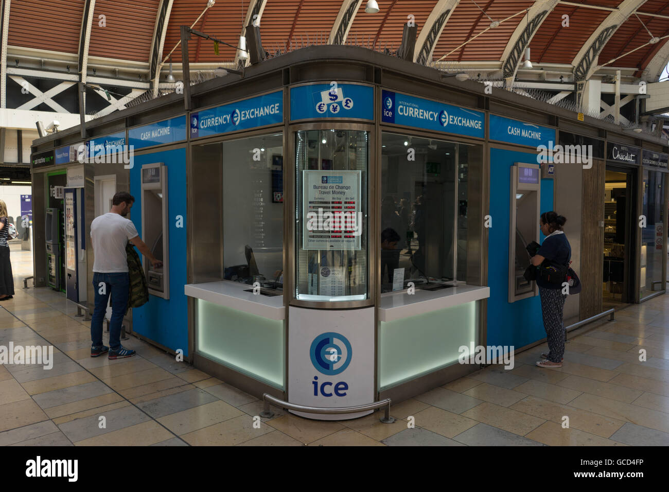 People using atm hi-res stock photography and images - Alamy