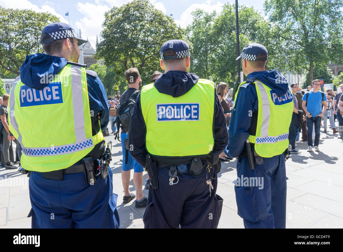 Crowd of demonstrators hi-res stock photography and images - Alamy