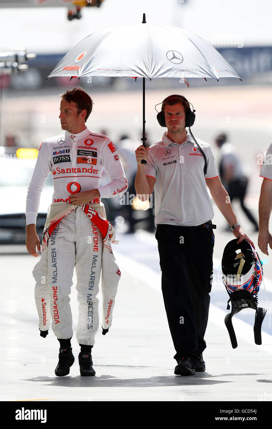 Formula 1 driver walking, helmet hi-res stock photography and images ...