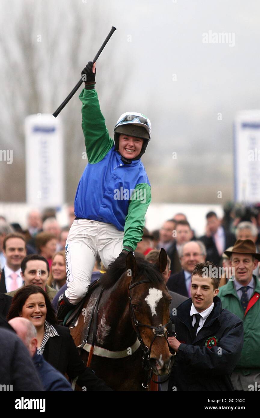 Katie walsh racing hi-res stock photography and images - Alamy