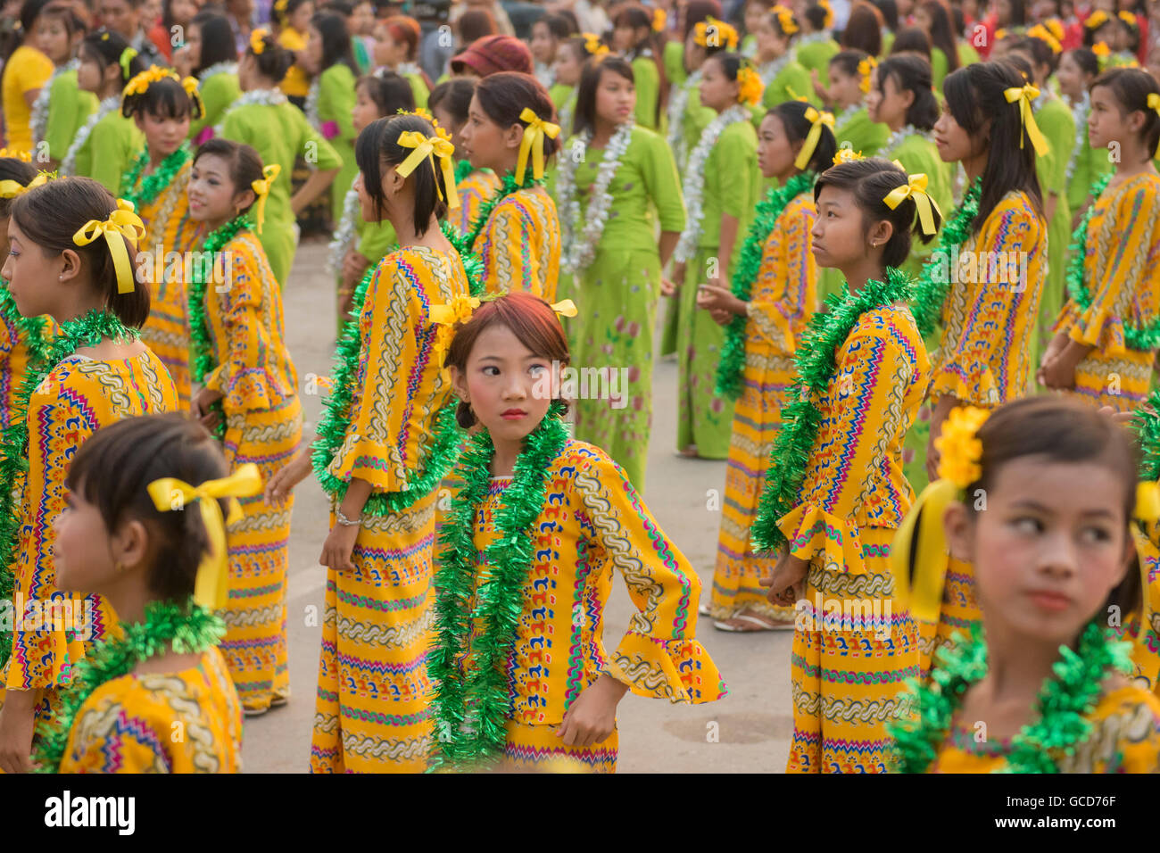 Thingyan girl hi-res stock photography and images - Alamy