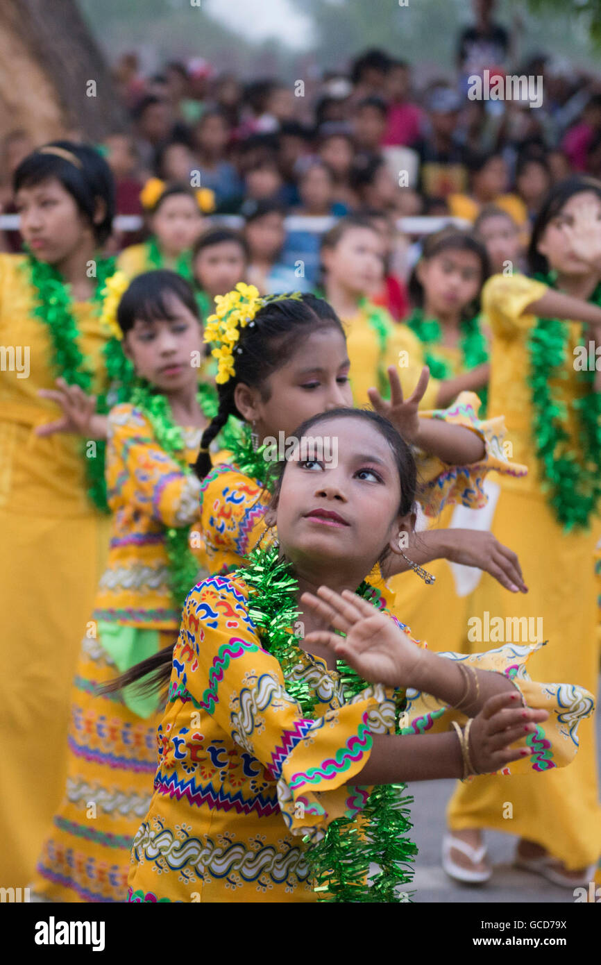 Traditional Dance Girls at the Thingyan Water Festival at the Myanmar ...