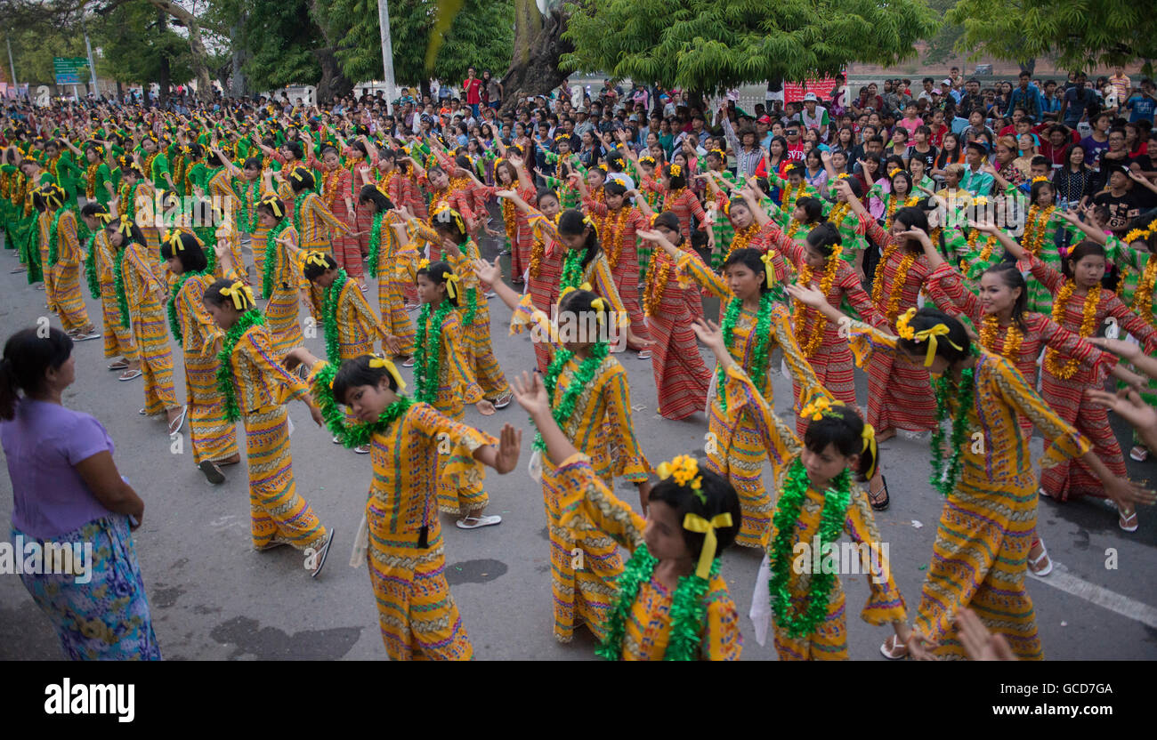 Traditional Dance Girls at the Thingyan Water Festival at the Myanmar ...