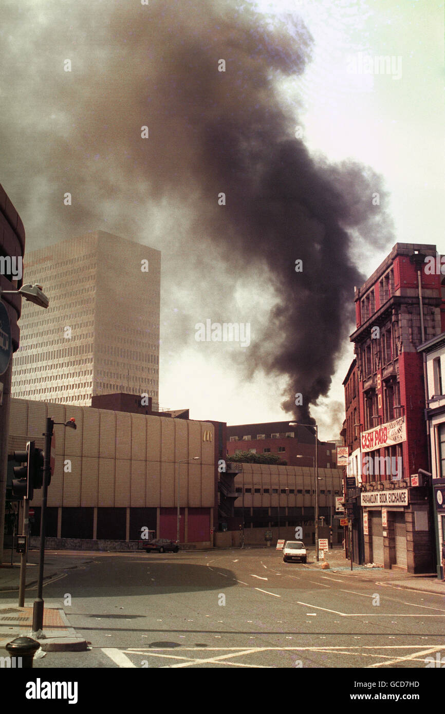 Crime - 1996 Manchester IRA Bomb - Smoke Rises From City Centre. Smoke ...