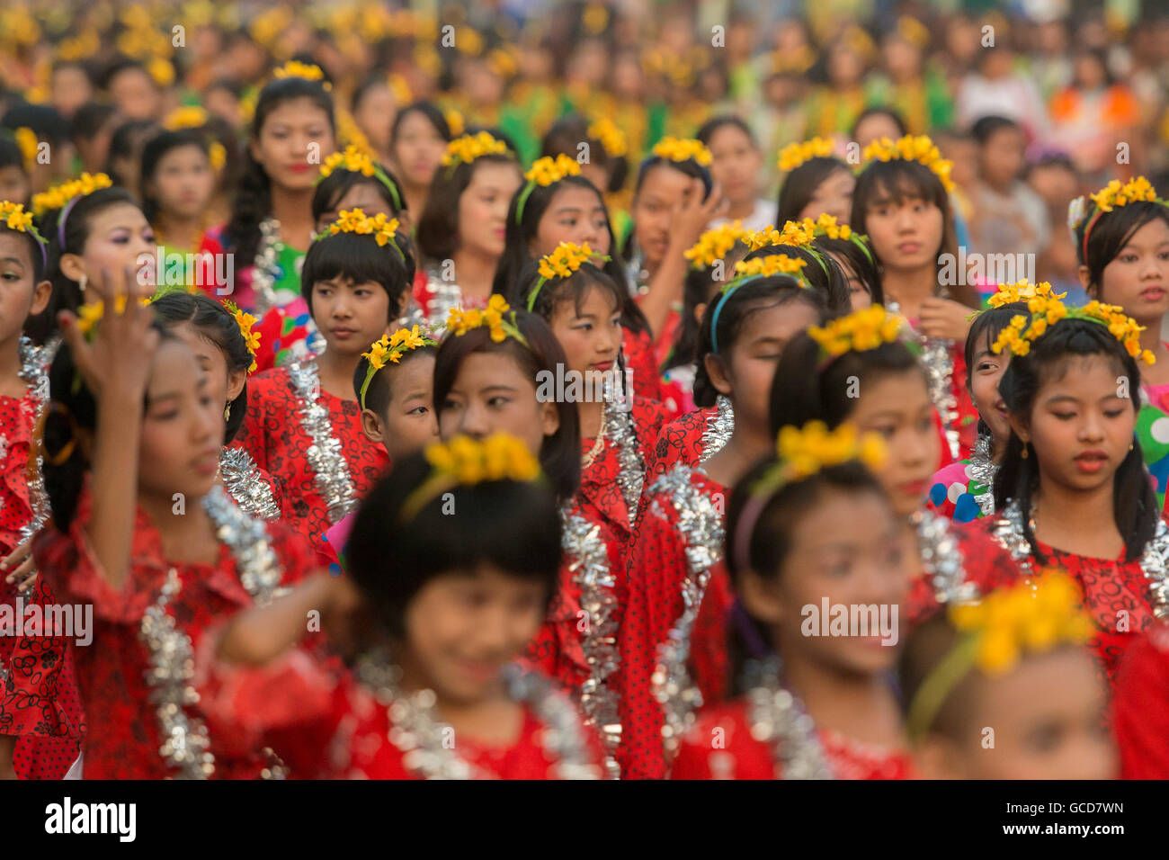Thingyan girl hi-res stock photography and images - Alamy
