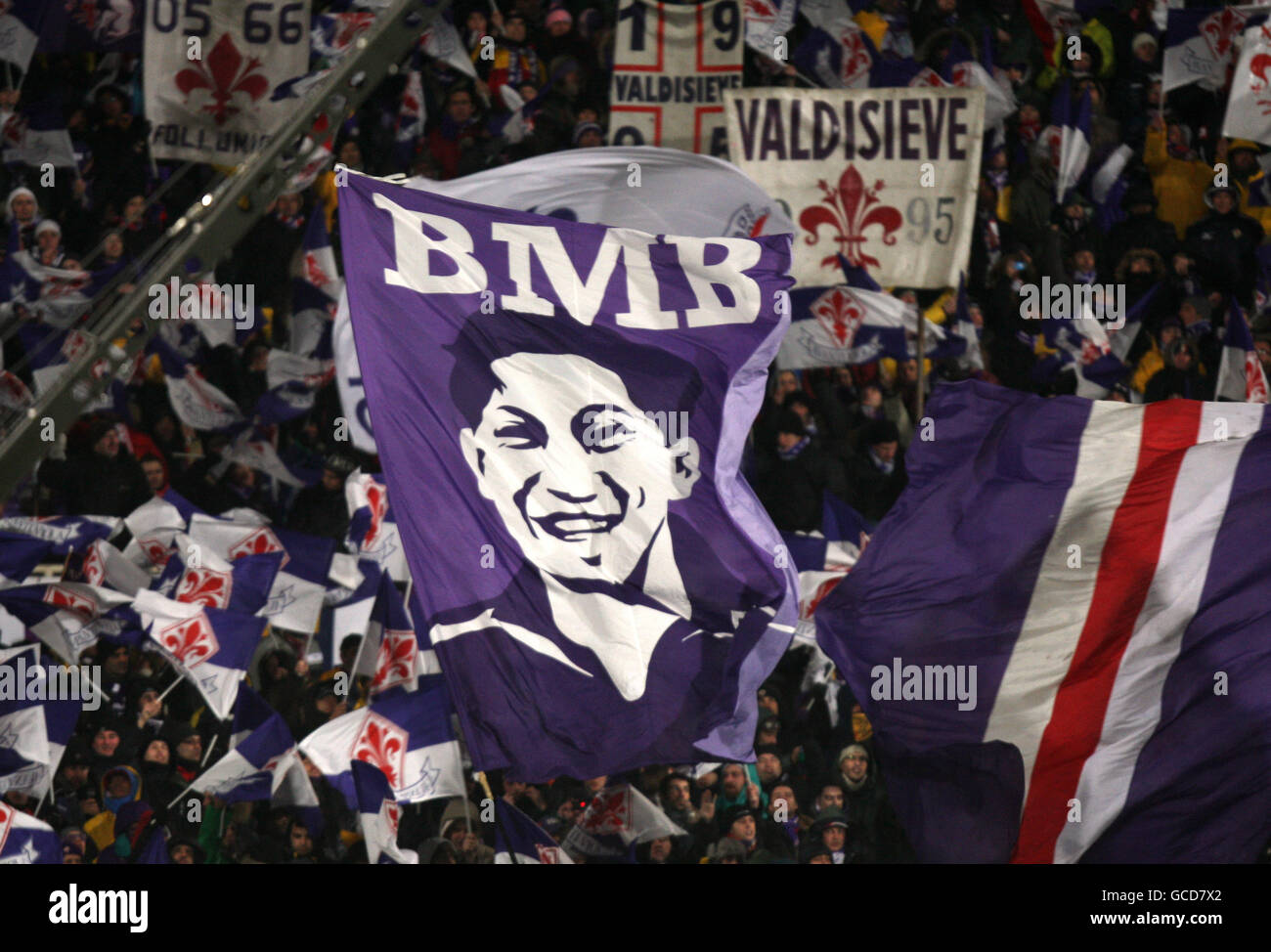 Fiorentina fans in the stands hi-res stock photography and images - Alamy