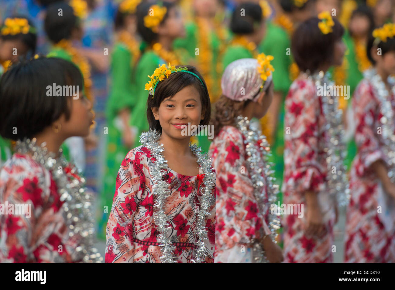 Thingyan girl hi-res stock photography and images - Alamy