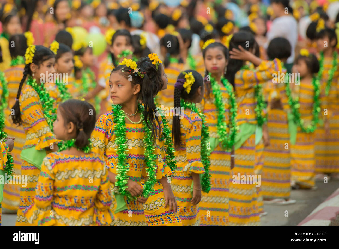Thingyan girl hi-res stock photography and images - Alamy