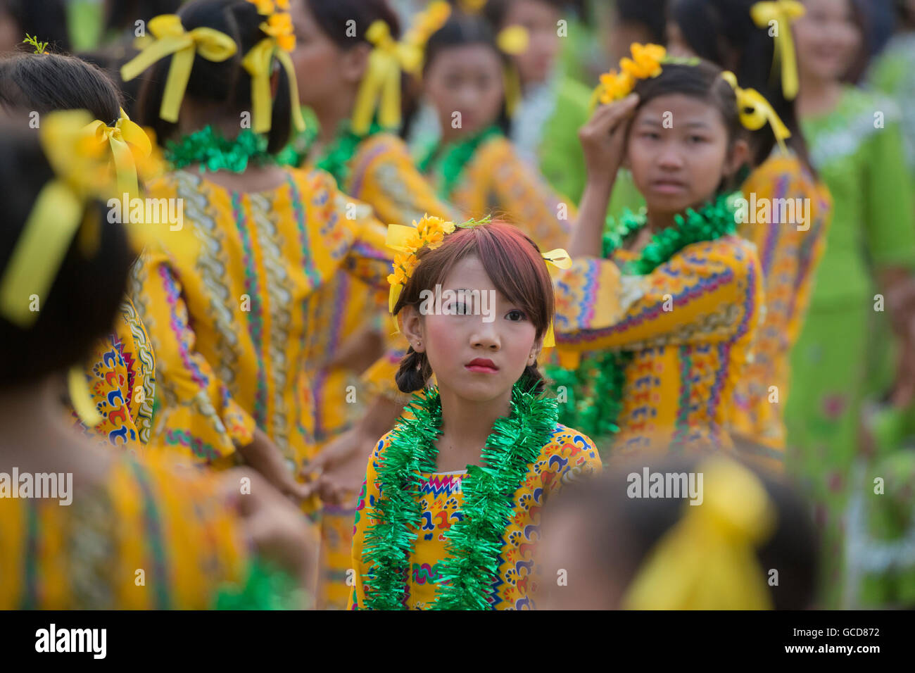 Thingyan girl hi-res stock photography and images - Alamy