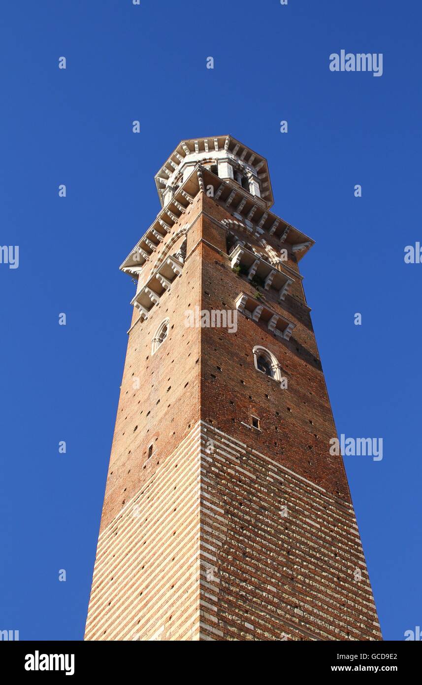 Lamberty Tower (Torre dei Lamberti). Verona, Italy Stock Photo - Alamy