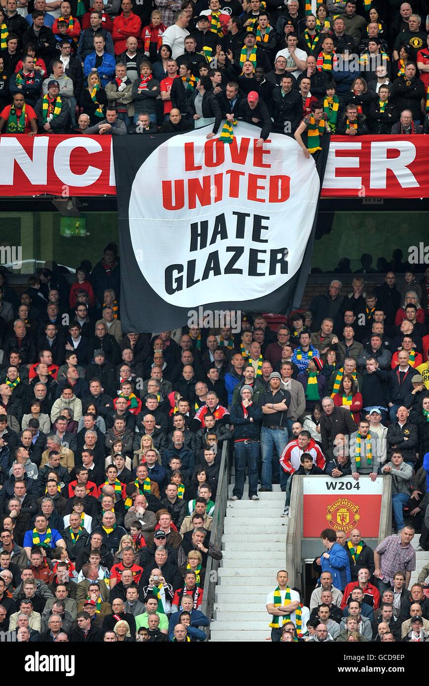 Manchester united banners in the stands hi-res stock photography and ...