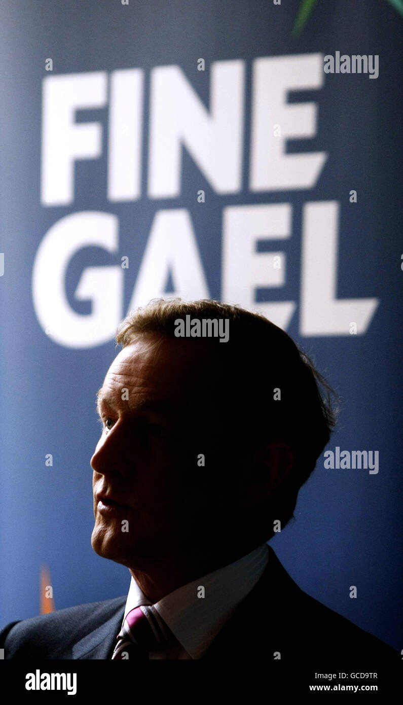 Political party fine gael hi-res stock photography and images - Alamy