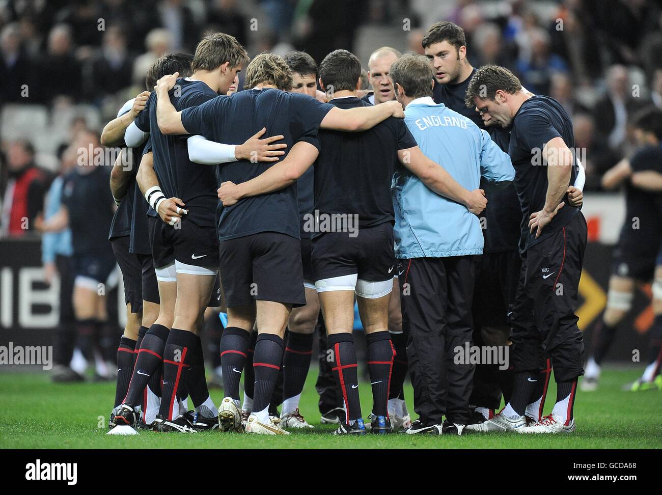 England rugby team huddle hi-res stock photography and images - Alamy