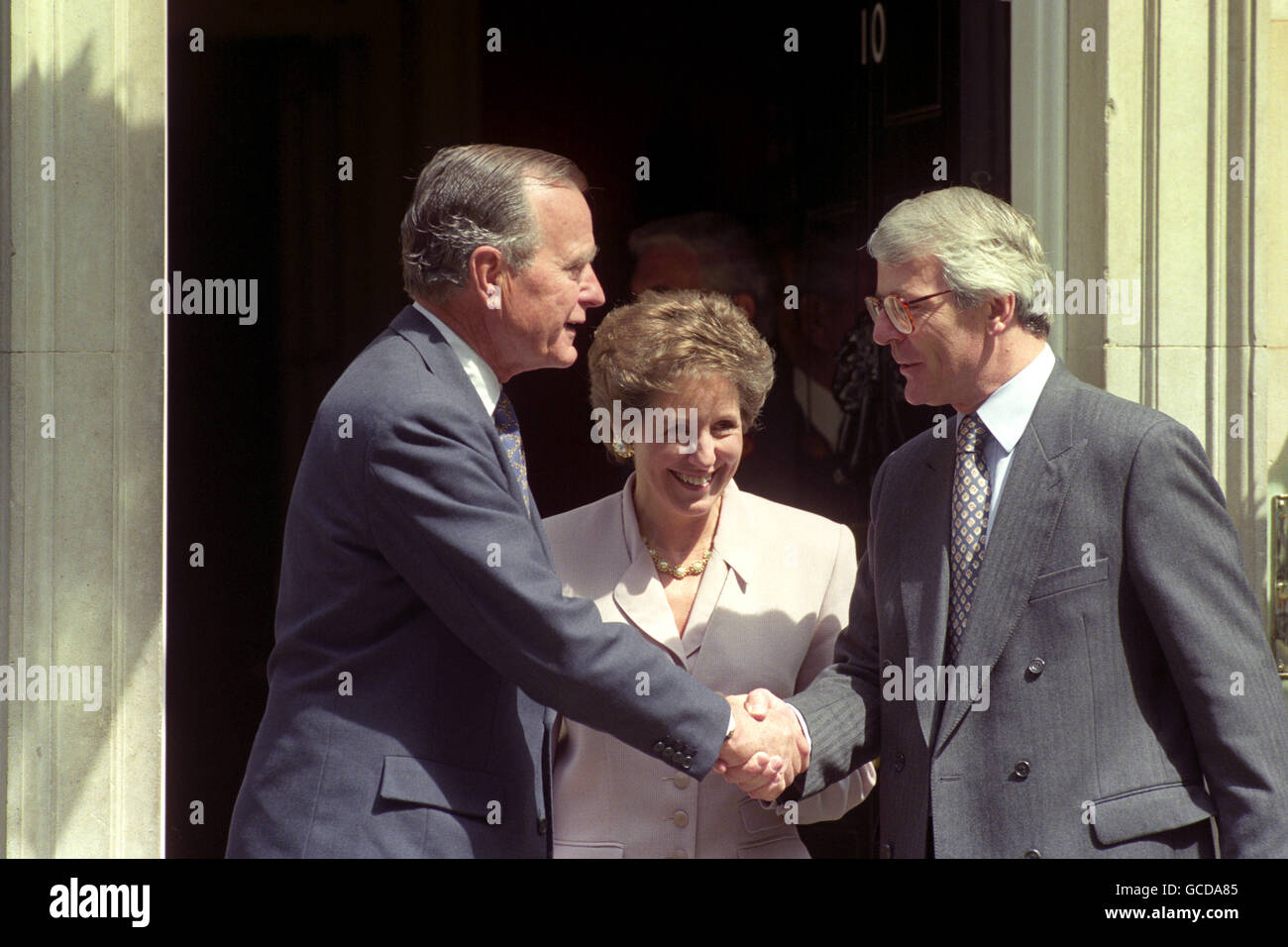 1 2l profiles men shake hi-res stock photography and images - Alamy