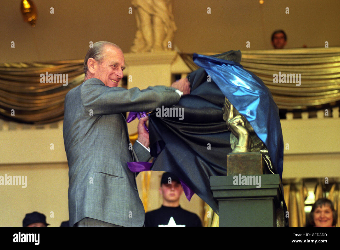 THE DUKE OF EDINBURGH FLAMBOYANTLY UNVEILS A BUST OF OF ACTOR SAM ...