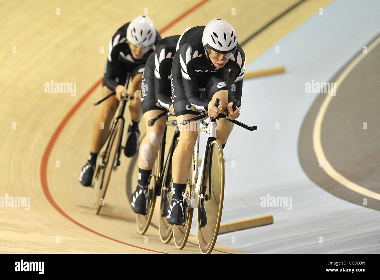 New Zealand's Rushlee Buchanan, Lauren Ellis and Alison Shanks in ...