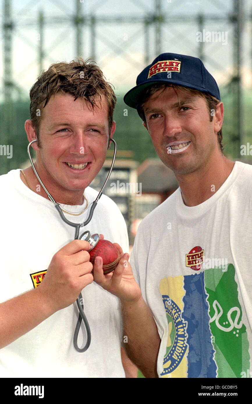 ENGLAND 'SPIN DOCTORS' ROBERT CROFT (L) AND IAN SALISBURY HOPE THAT ...