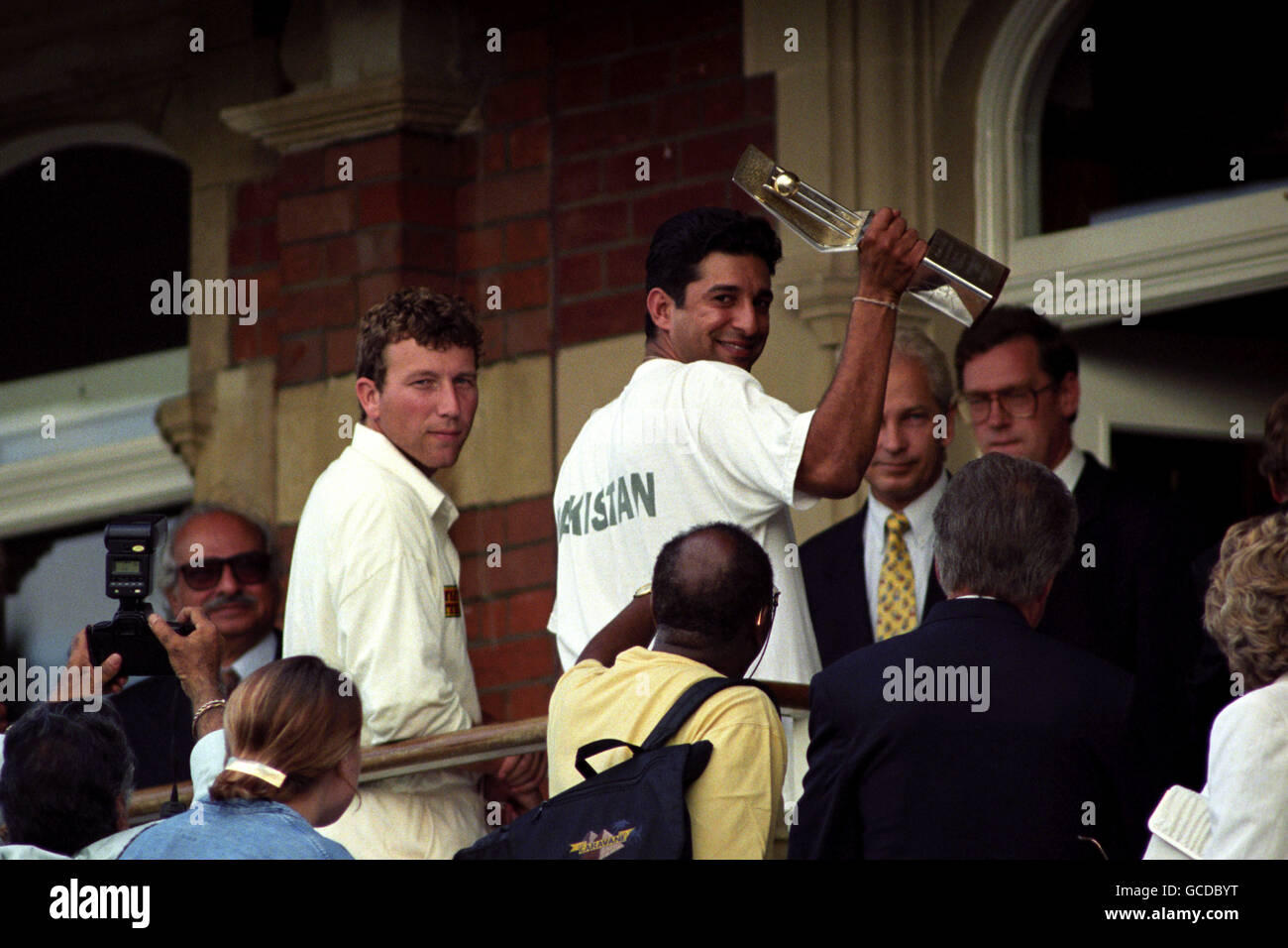 Pakistan captain wasim akram hi-res stock photography and images - Alamy