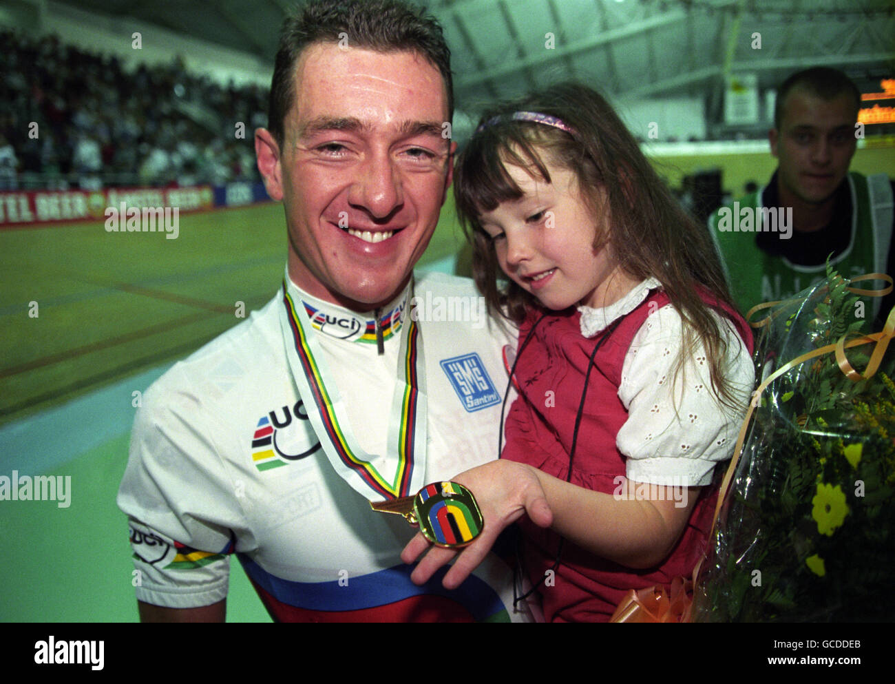 GOLD MEDAL FOR HER DAD AS CHRIS BOARDMAN SHOWS DAUGHTER HARRIET HIS ...