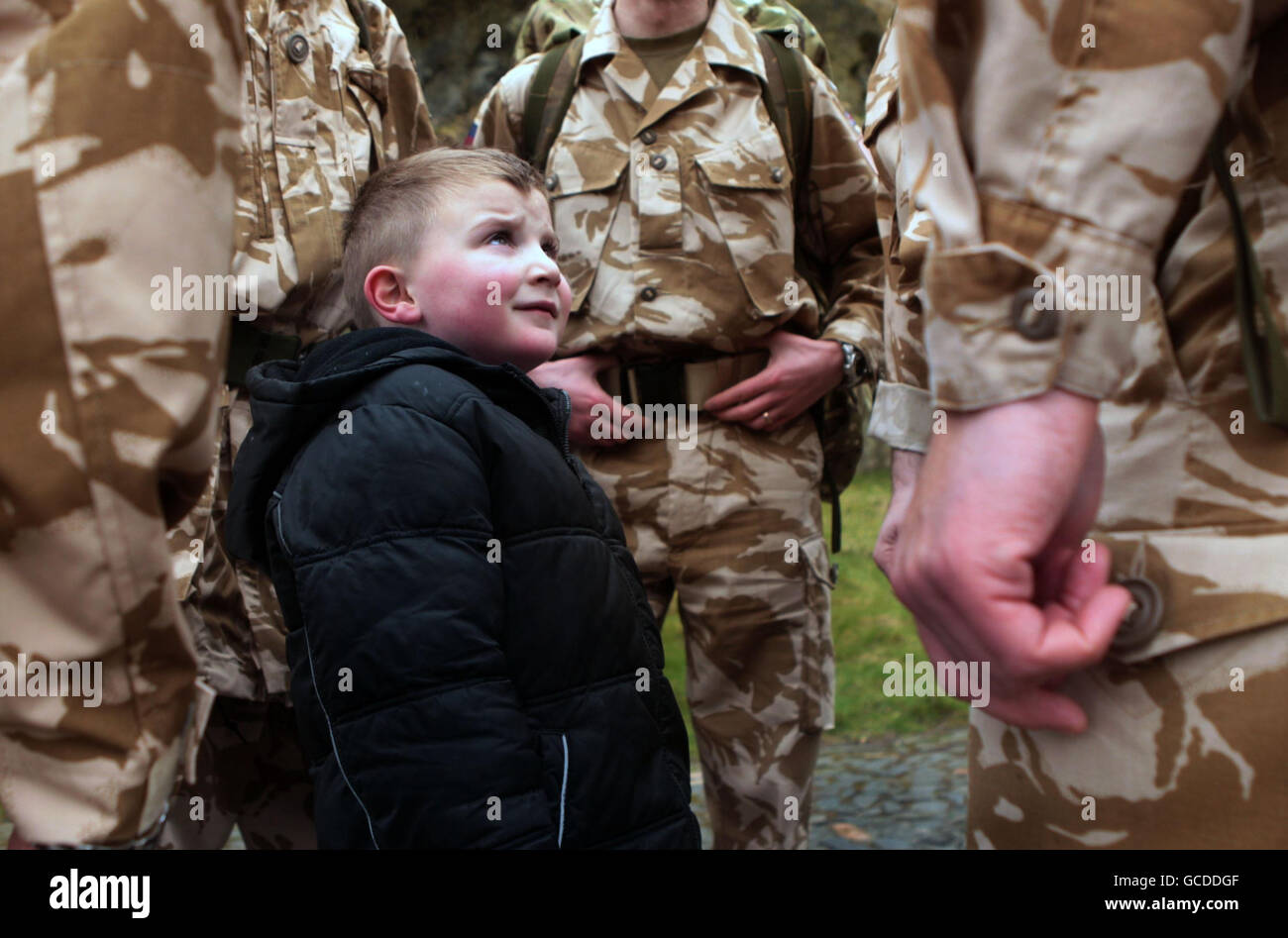 Soldiers from the 1st battalion of the scots guards hi-res stock ...