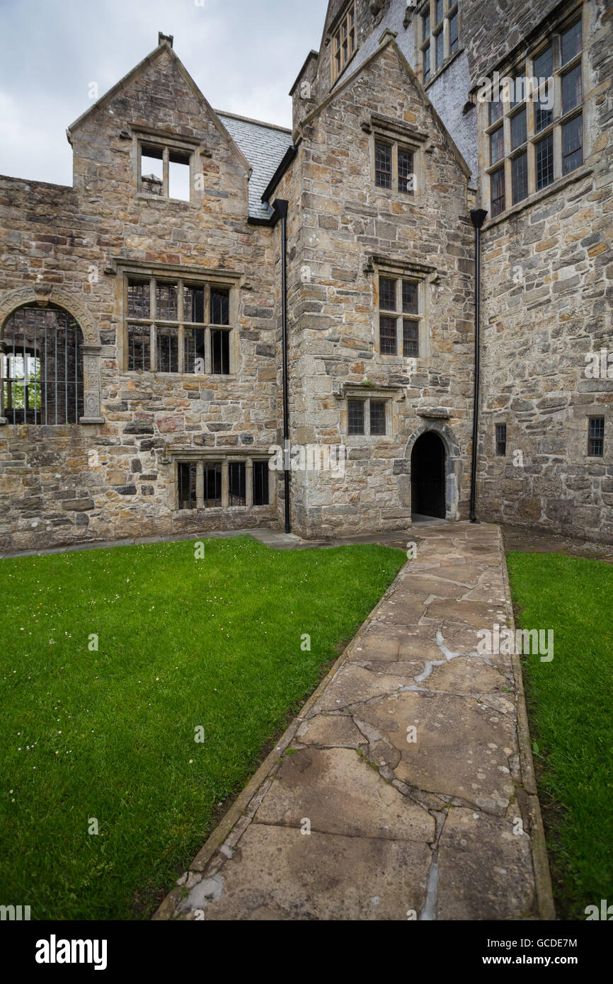 The exterior of Donegal castle in Donegal town, Ireland Stock Photo - Alamy