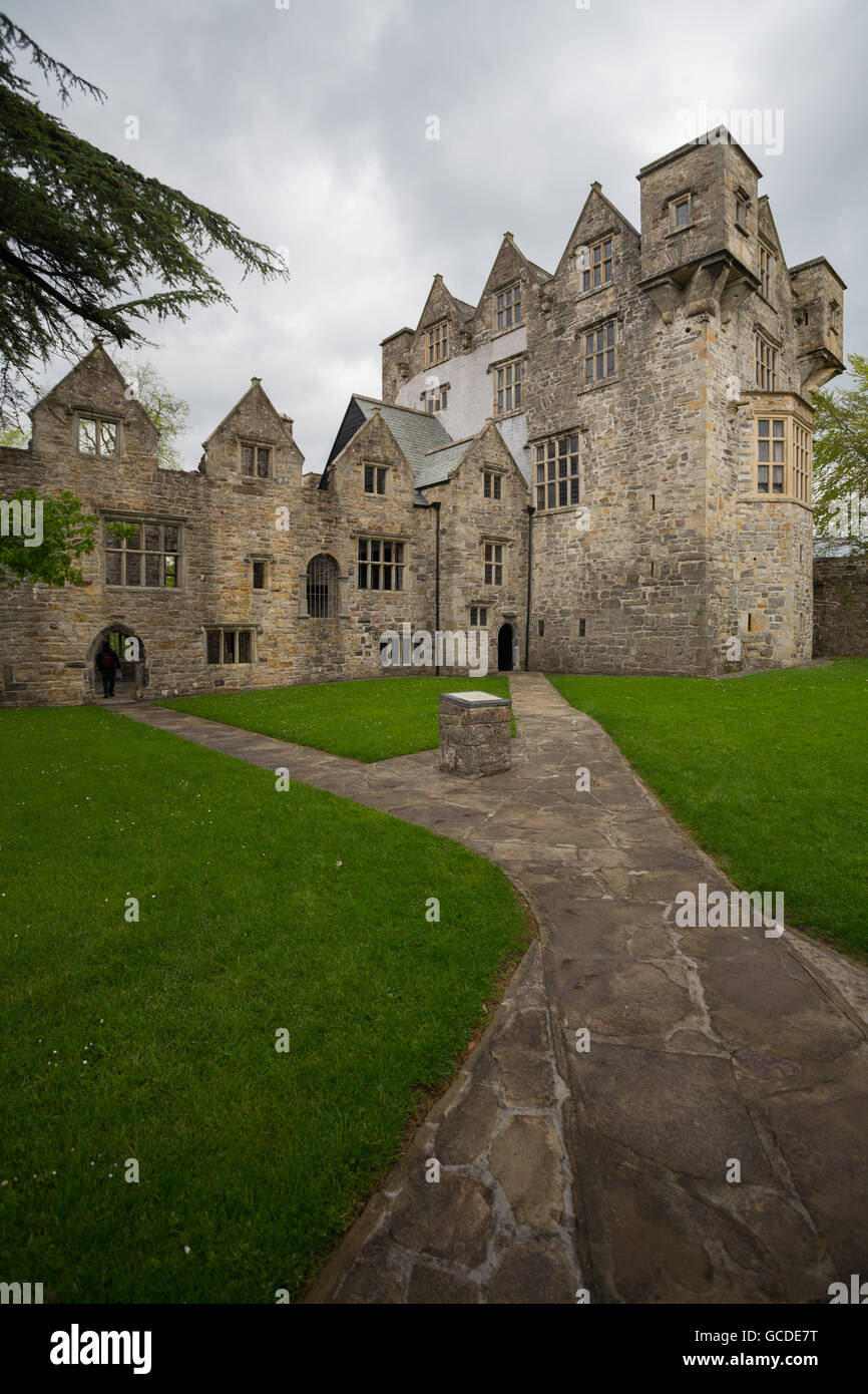 The exterior of Donegal castle in Donegal town, Ireland Stock Photo - Alamy