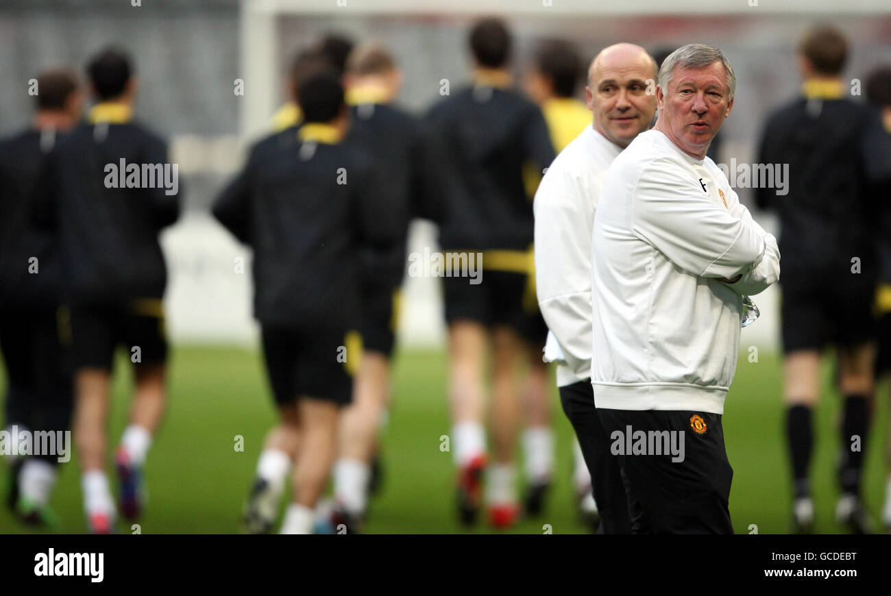 Mike phelan sir alex ferguson hi-res stock photography and images - Alamy
