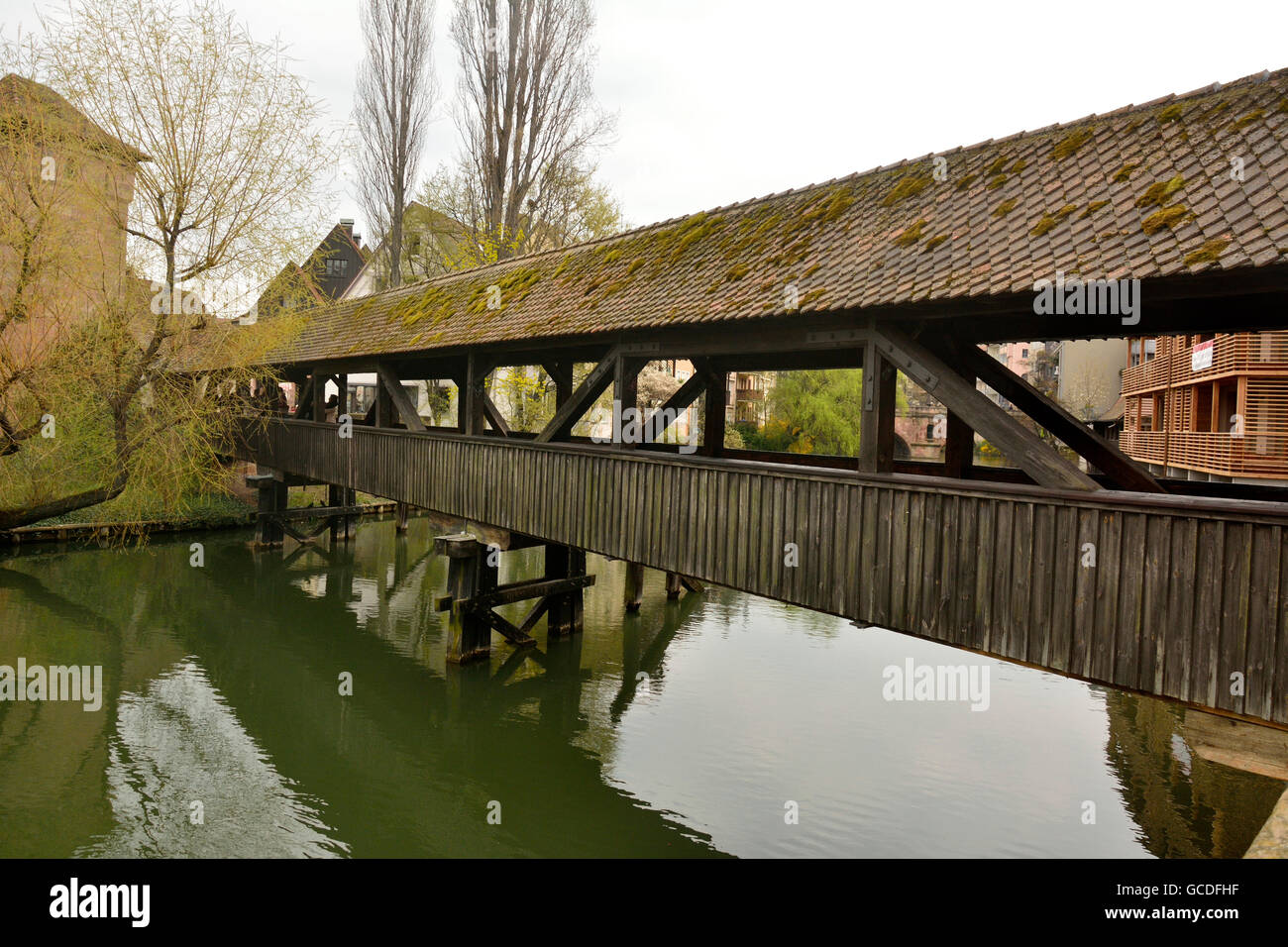 Henkersteg covered bridge across Pegnitz river in Nuremberg Stock Photo ...
