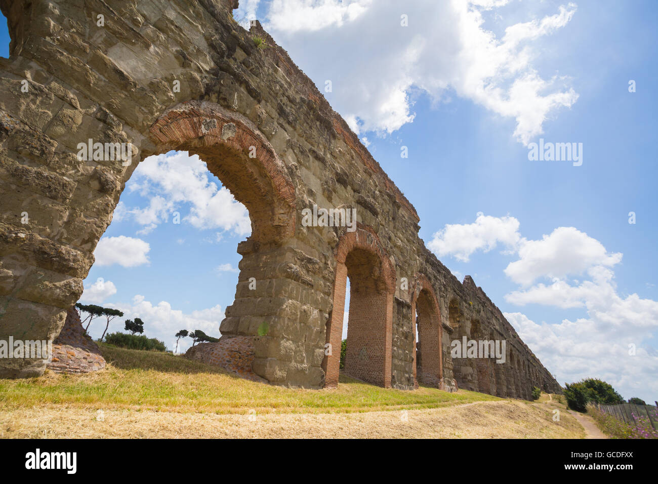 Acquedotto romano hi-res stock photography and images - Alamy