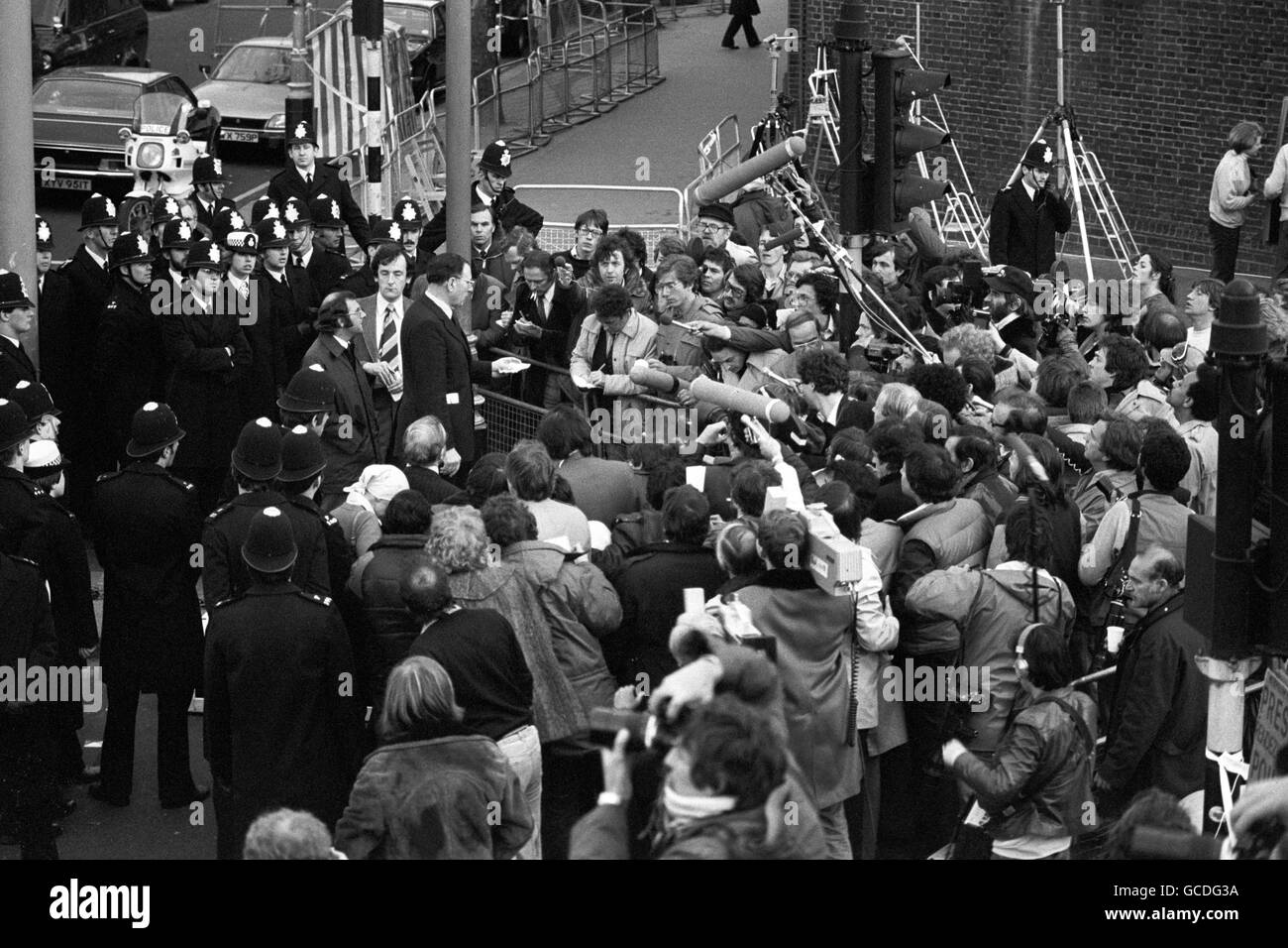 Iranian embassy siege 1980 hi-res stock photography and images - Alamy