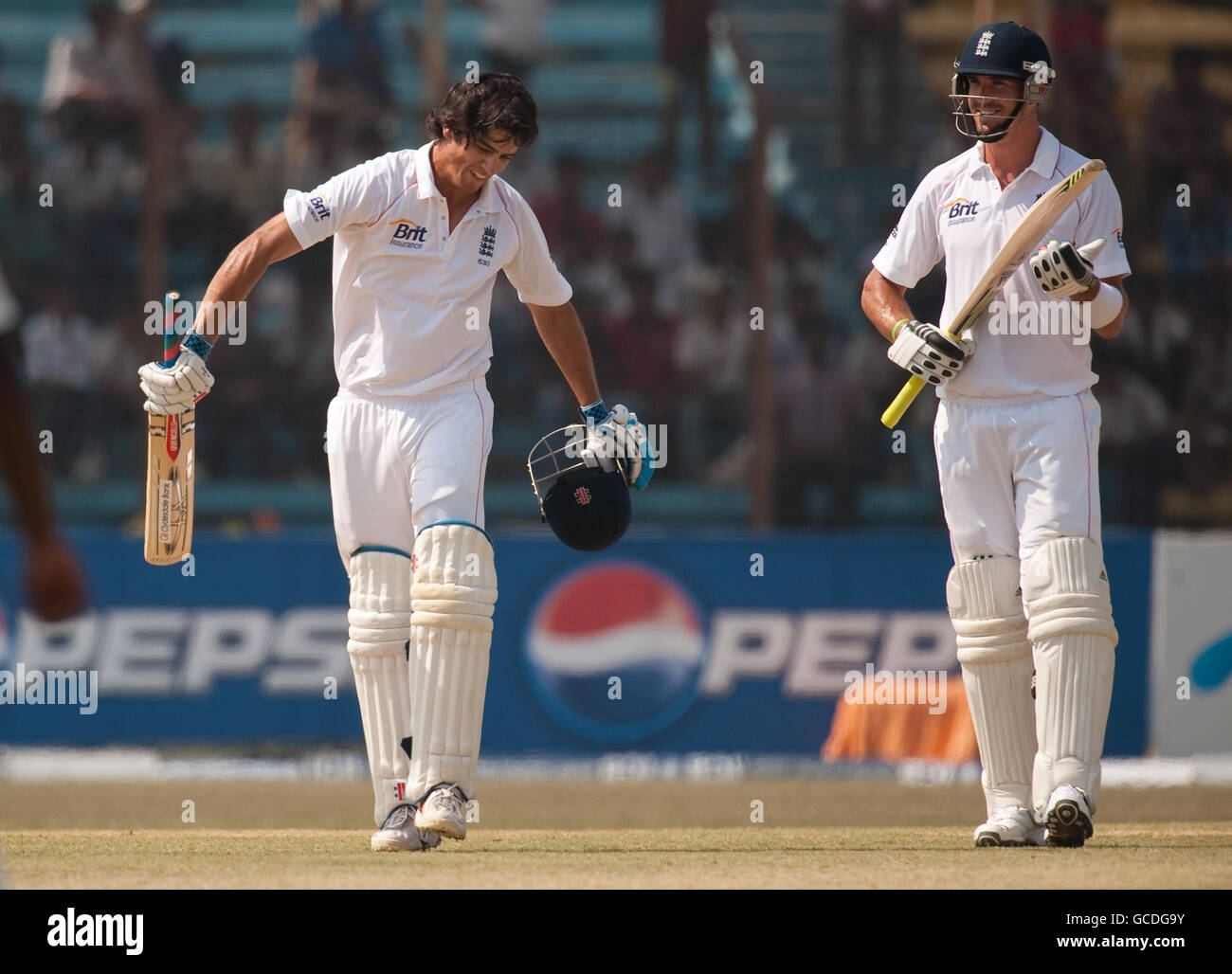 Alastair cook celebrating hi-res stock photography and images - Alamy