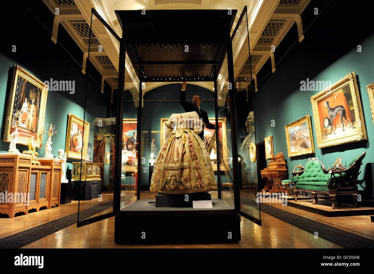 Costume ball at buckingham palace 1851 hi-res stock photography and ...