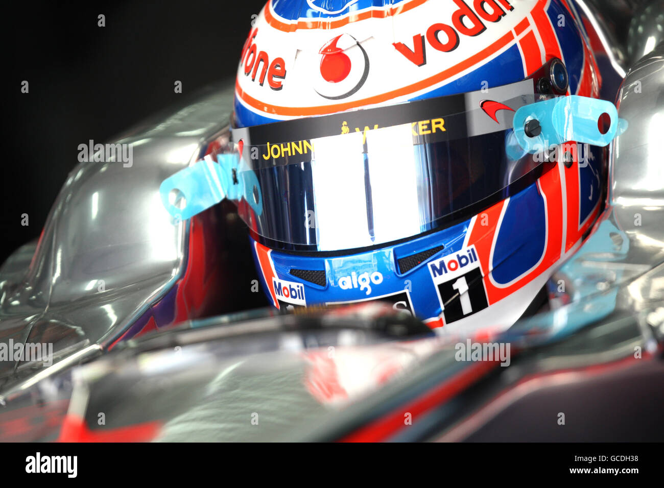 F1 headshot head shot portrait wearing helmet hi-res stock photography ...