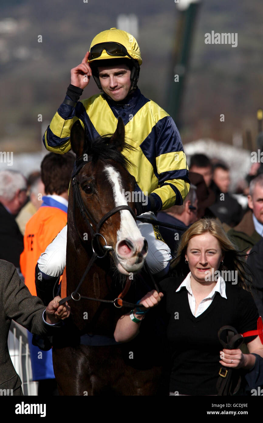 Chief dan george hi-res stock photography and images - Alamy