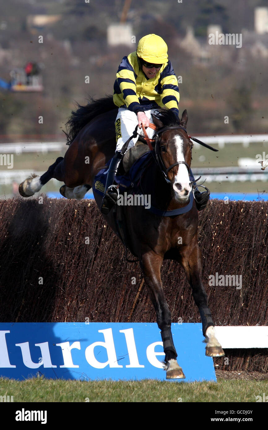 Chief dan george hi-res stock photography and images - Alamy