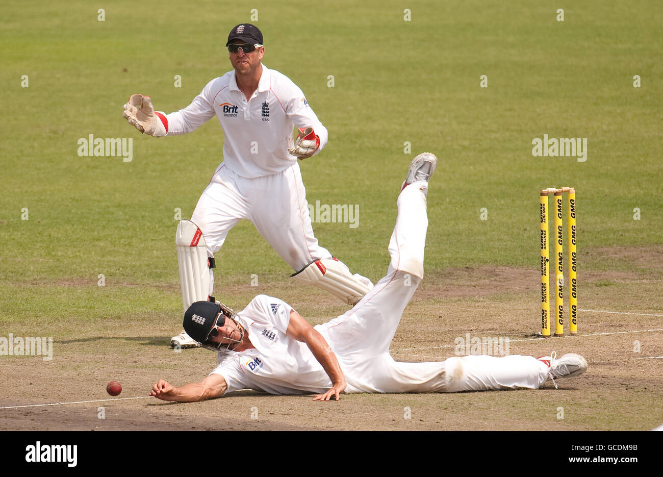 Cricket player diving for catch hi-res stock photography and images - Alamy