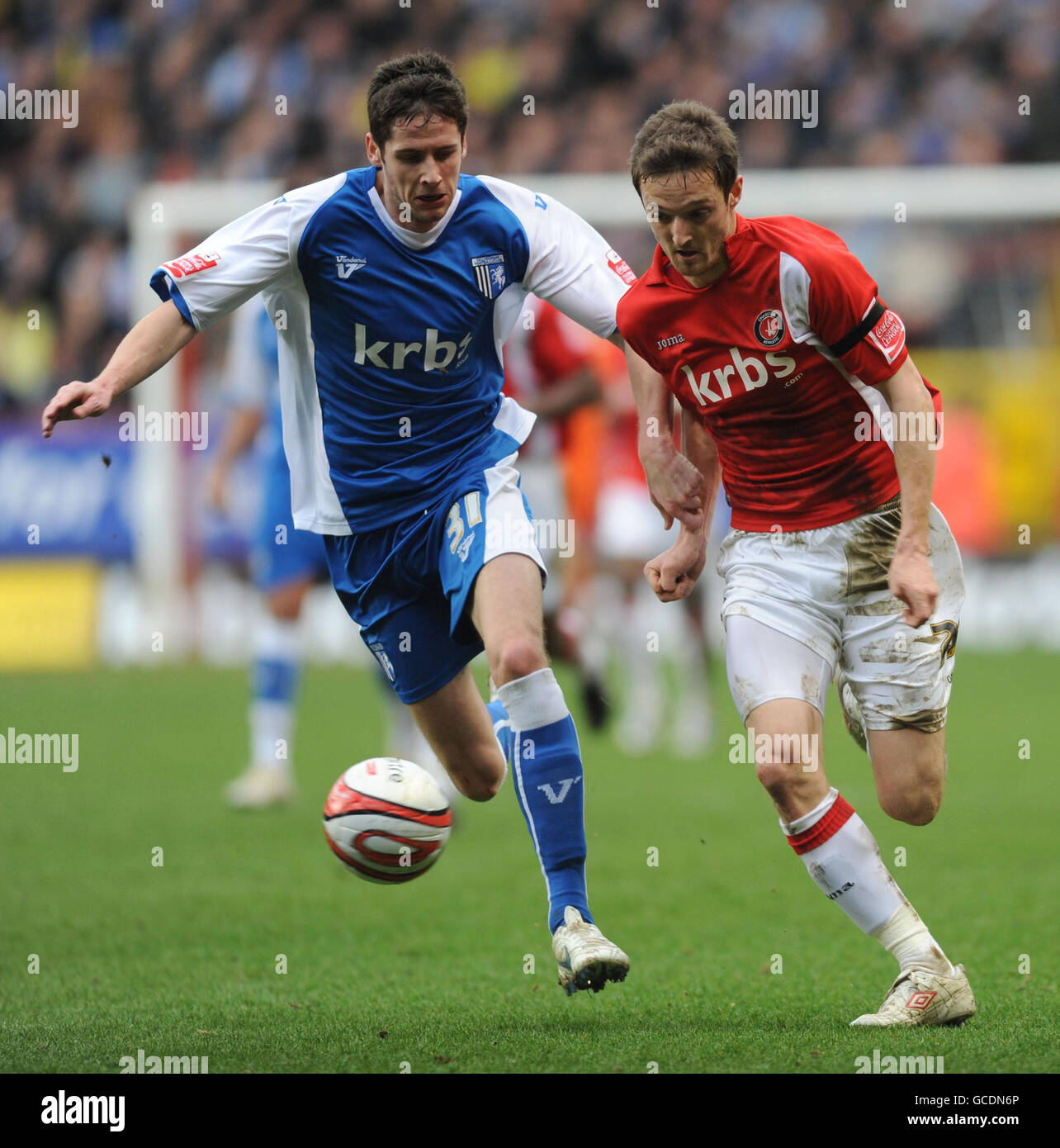 Charlton Athletic's David Mooney and Gillingham's Darren Dennehy battle ...